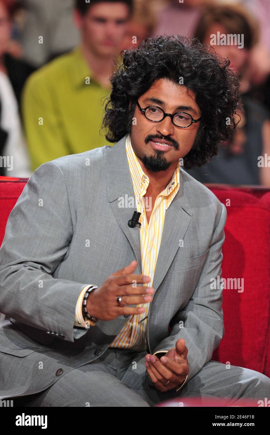 Sebastien Folin at the taping of Vivement Dimanche on April 29, 2009 in ...