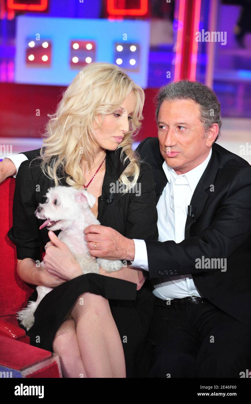 Adriana Karembeu, Michel Drucker lors de l'enregistrement de l'emission ...