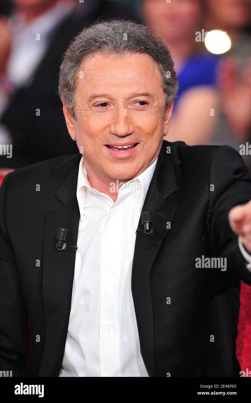 Michel Drucker lors de l'enregistrement de l'emission Vivement Dimanche ...