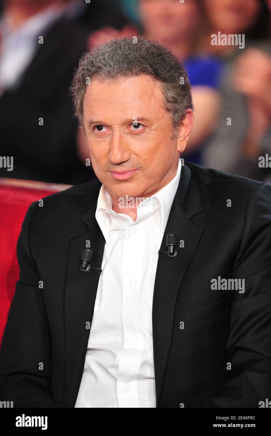 Michel Drucker lors de l'enregistrement de l'emission Vivement Dimanche ...