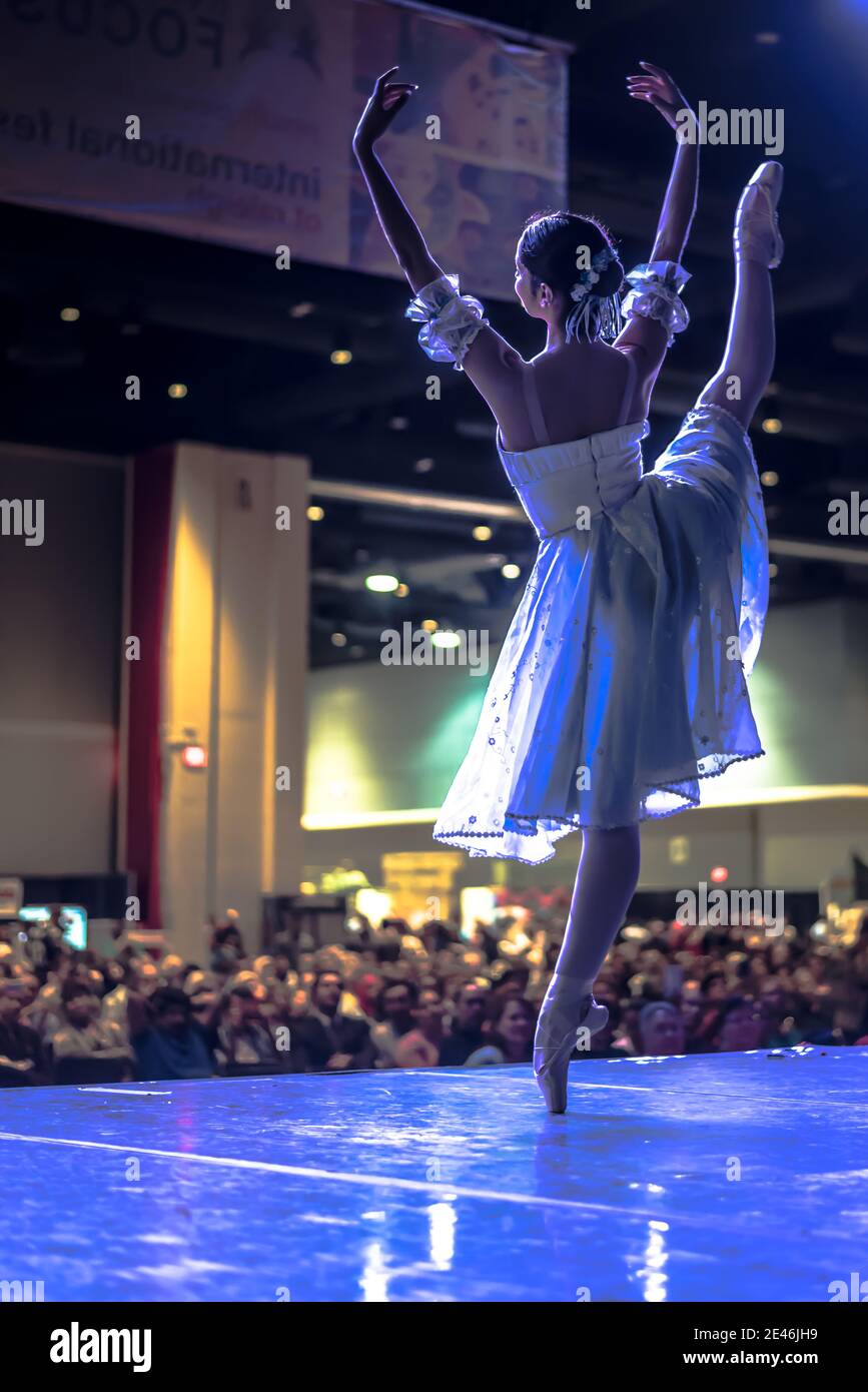 Gold Ballerina High Resolution Stock Photography and Images - Alamy