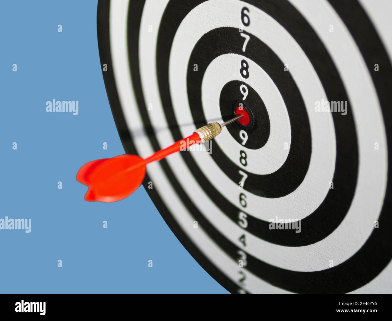 Dart shot board, target in sight Stock Photo - Alamy