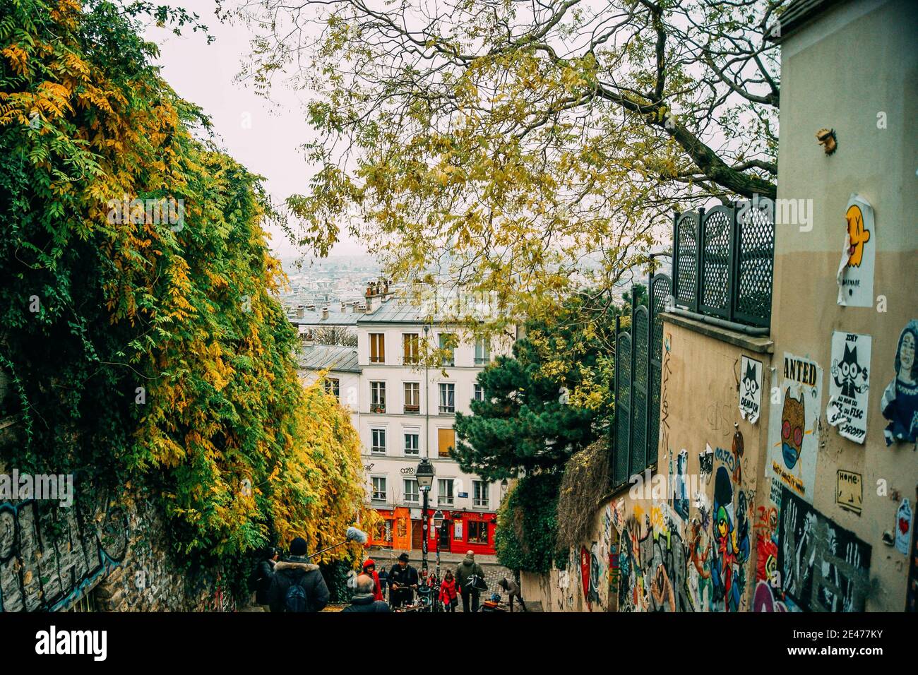 Bohemian montmartre district hi-res stock photography and images - Alamy