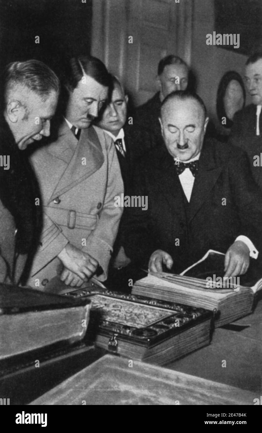 HItler looks at manuscript at Bavarian State Library Stock Photo - Alamy