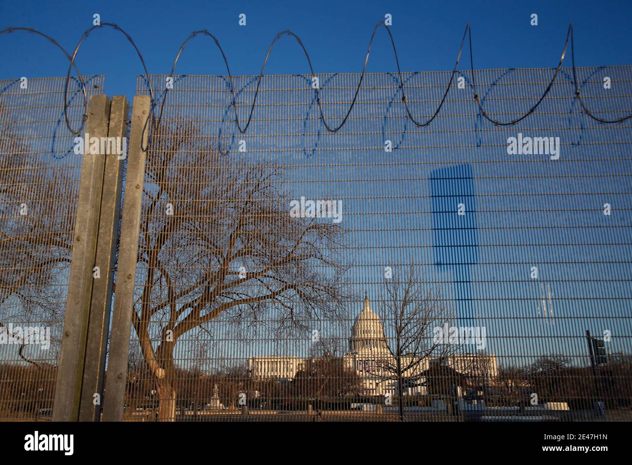 Non scalable fence hi-res stock photography and images - Alamy