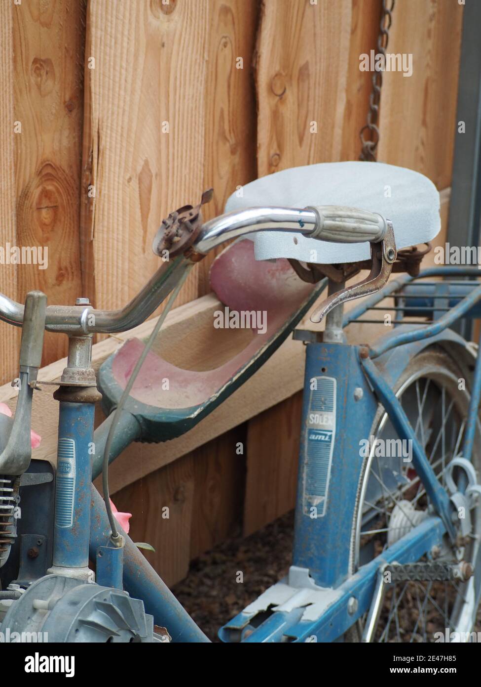 Vertical shot of an old rusty bike Stock Photo - Alamy