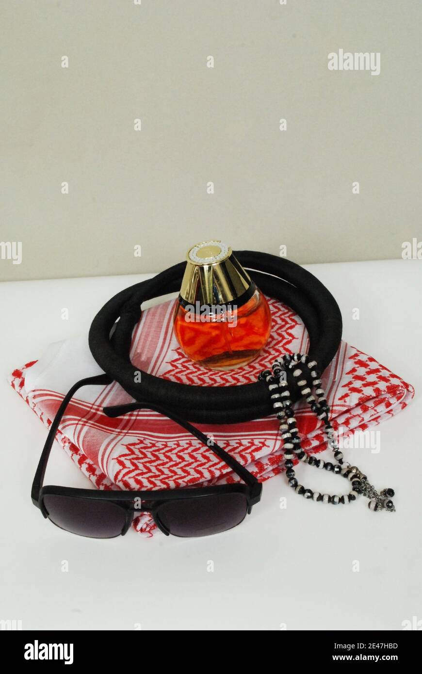 Arabic traditional men clothing accessories isolated Stock Photo - Alamy