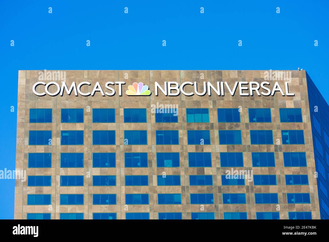 Comcast NBCUniversal sign, logo on rhombic skyscraper. NBCUniversal ...