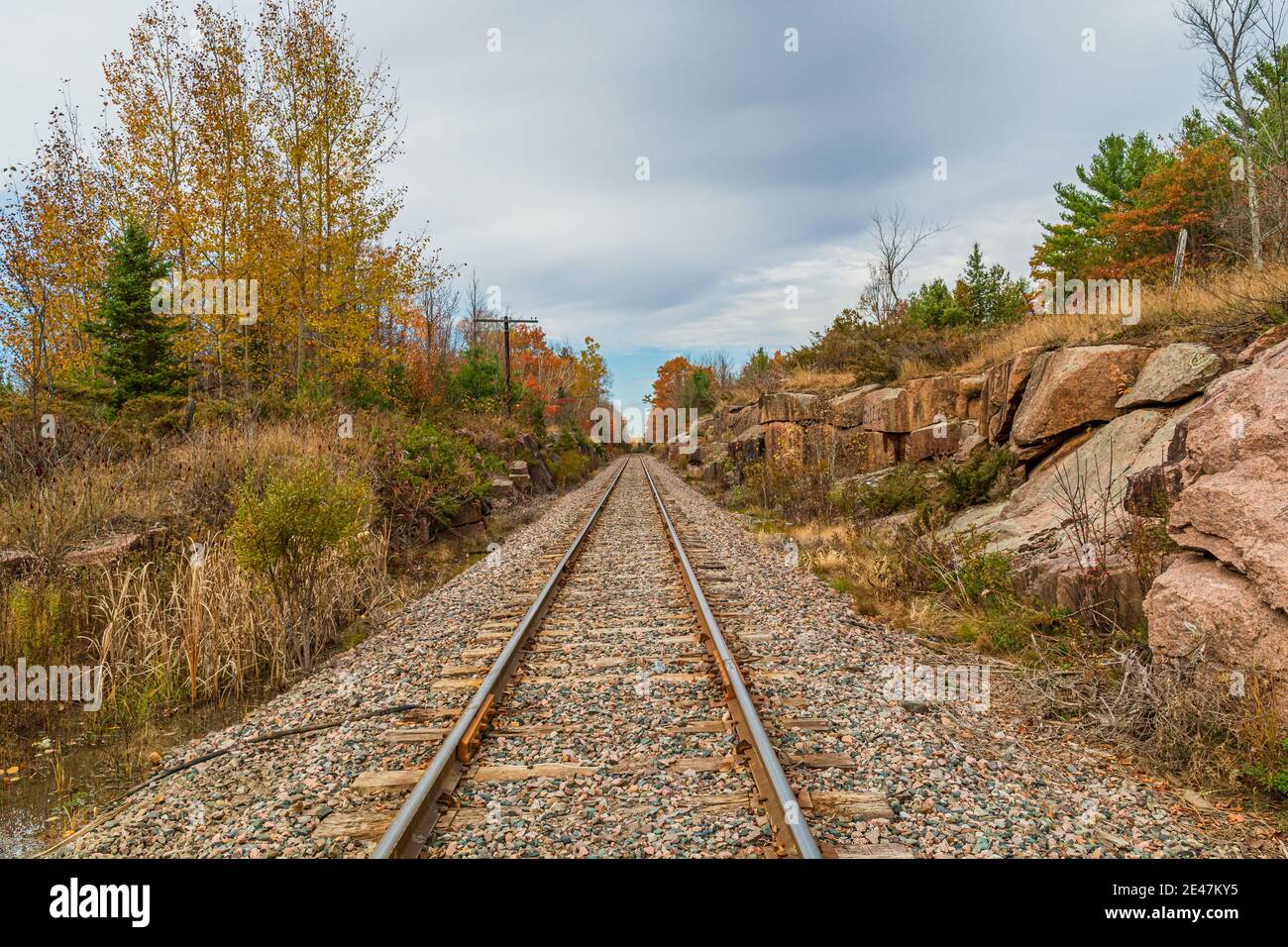 Canada train crossing red hi-res stock photography and images - Alamy