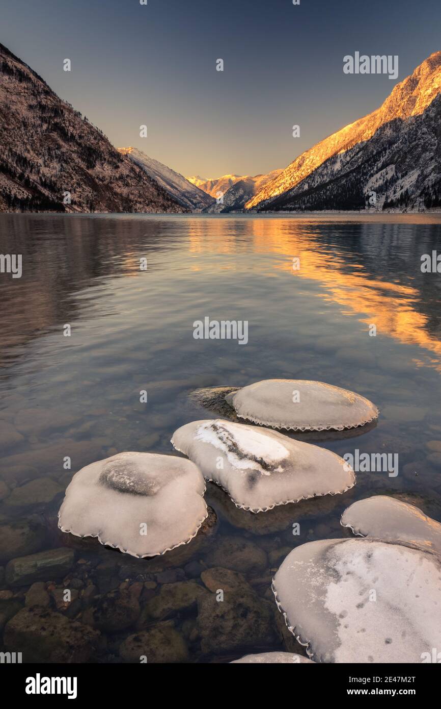Lillooet lake hi-res stock photography and images - Alamy