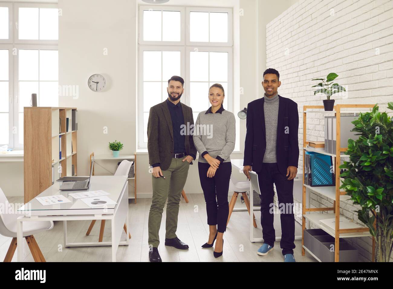 Office standing office workers hi-res stock photography and images - Alamy