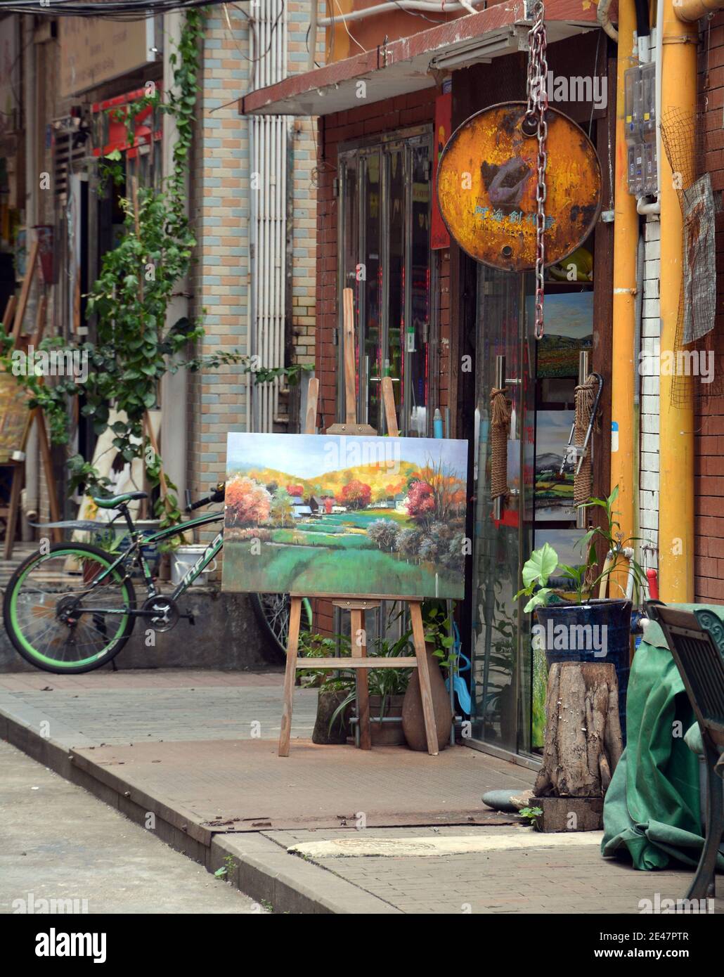 Dafen village hi-res stock photography and images - Alamy