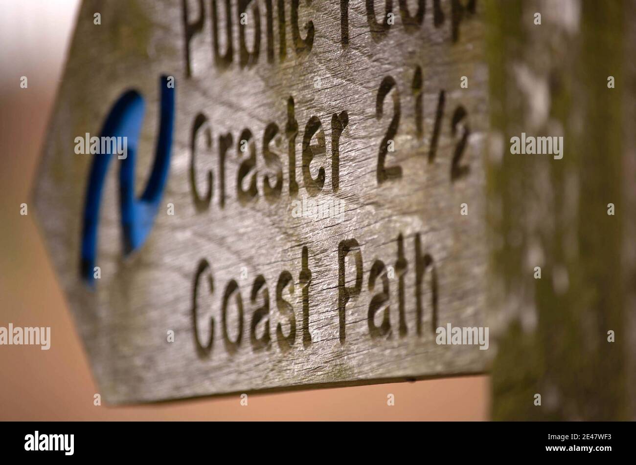 Coast path sign pointing hi-res stock photography and images - Alamy