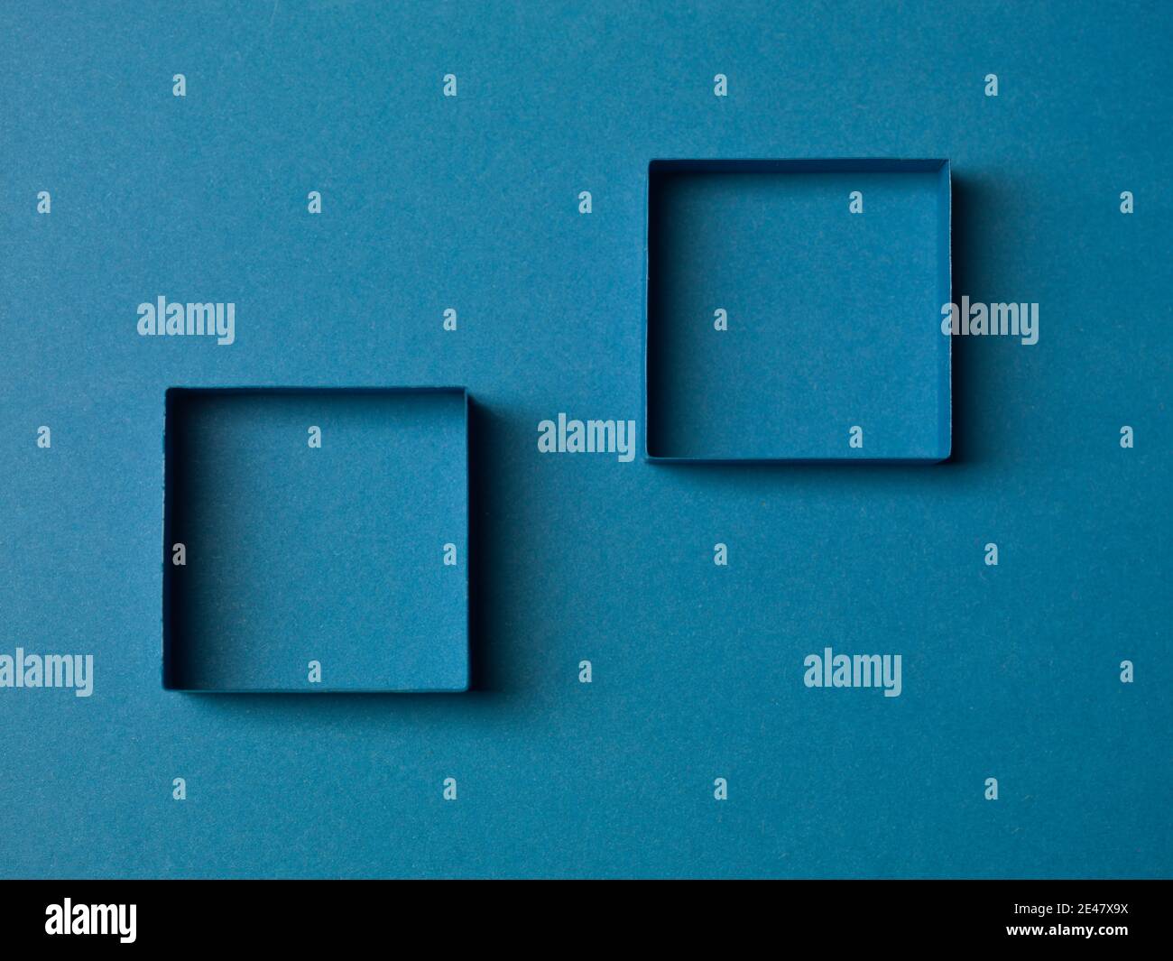 Detail of blue paper square Stock Photo - Alamy