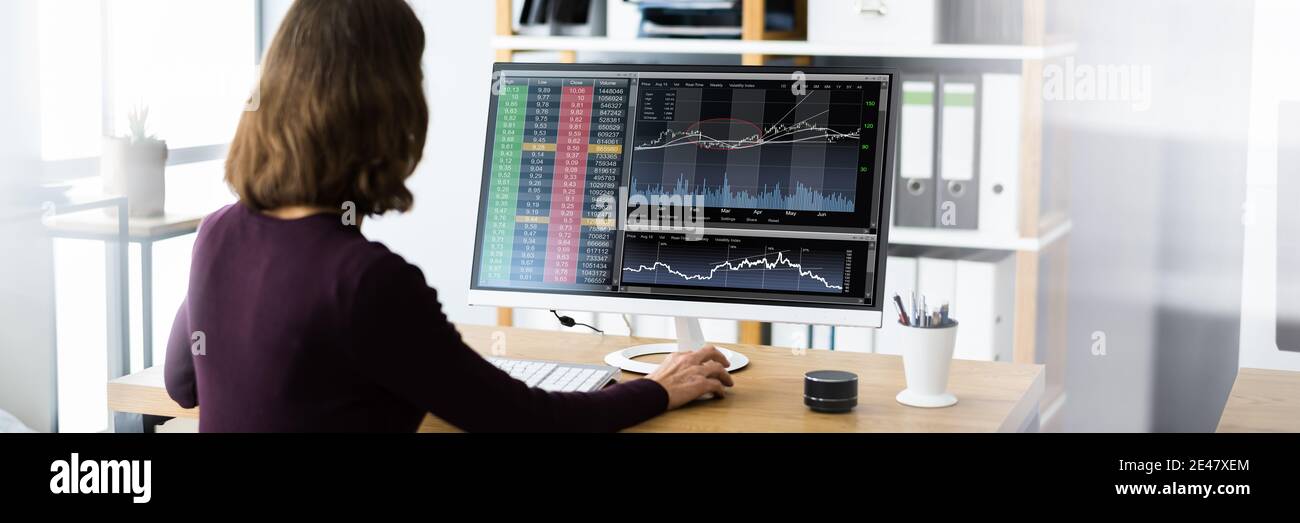Trader desk hi-res stock photography and images - Alamy