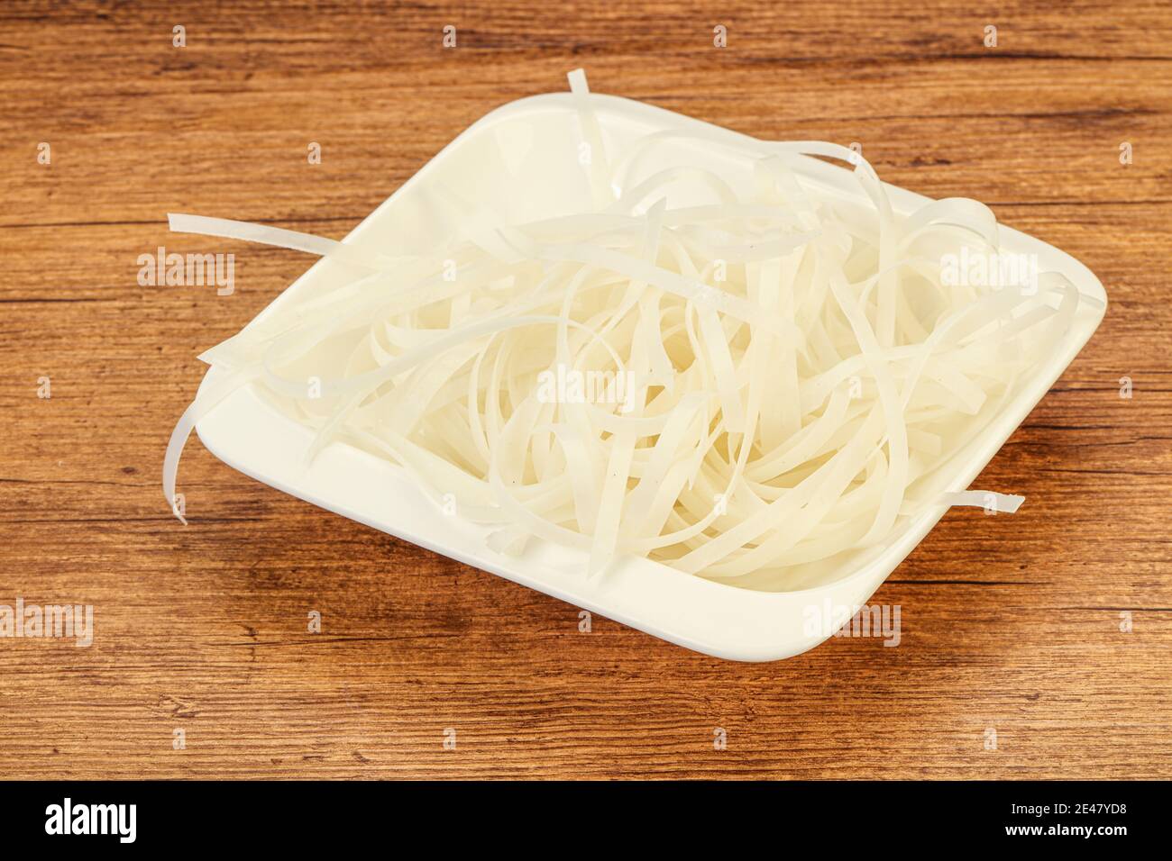 Boiled rice noodle ready for cooking Stock Photo - Alamy