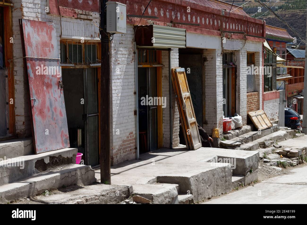 Xiahe, Gansu, the home of famous Labrang monastery Stock Photo - Alamy