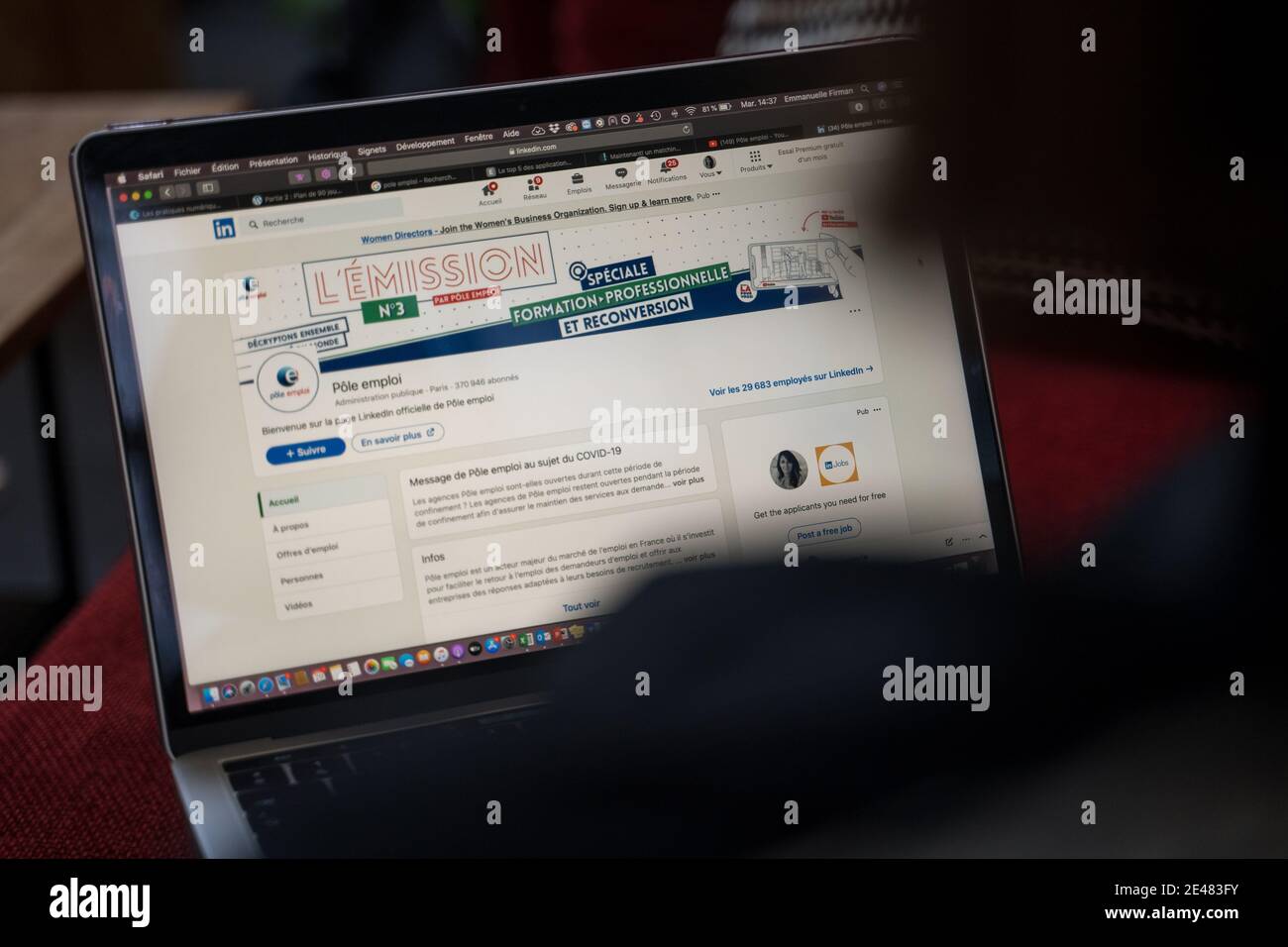 Computer repair room office hi-res stock photography and images - Alamy