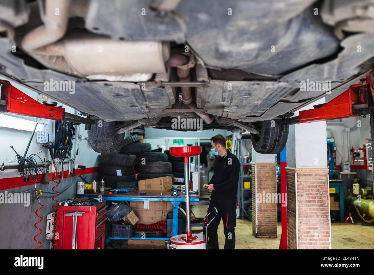 Auto mechanic working car diagnostic hi-res stock photography and images - Alamy