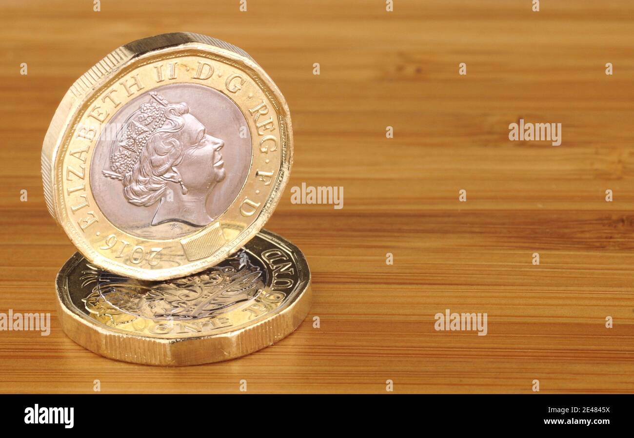 Two pound coins hi-res stock photography and images - Alamy