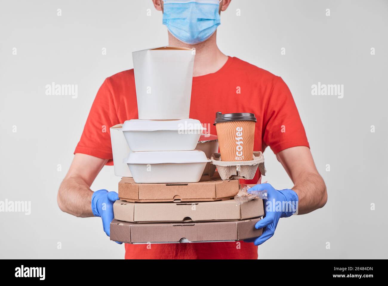 Package delivery guy with mask hi-res stock photography and images - Alamy