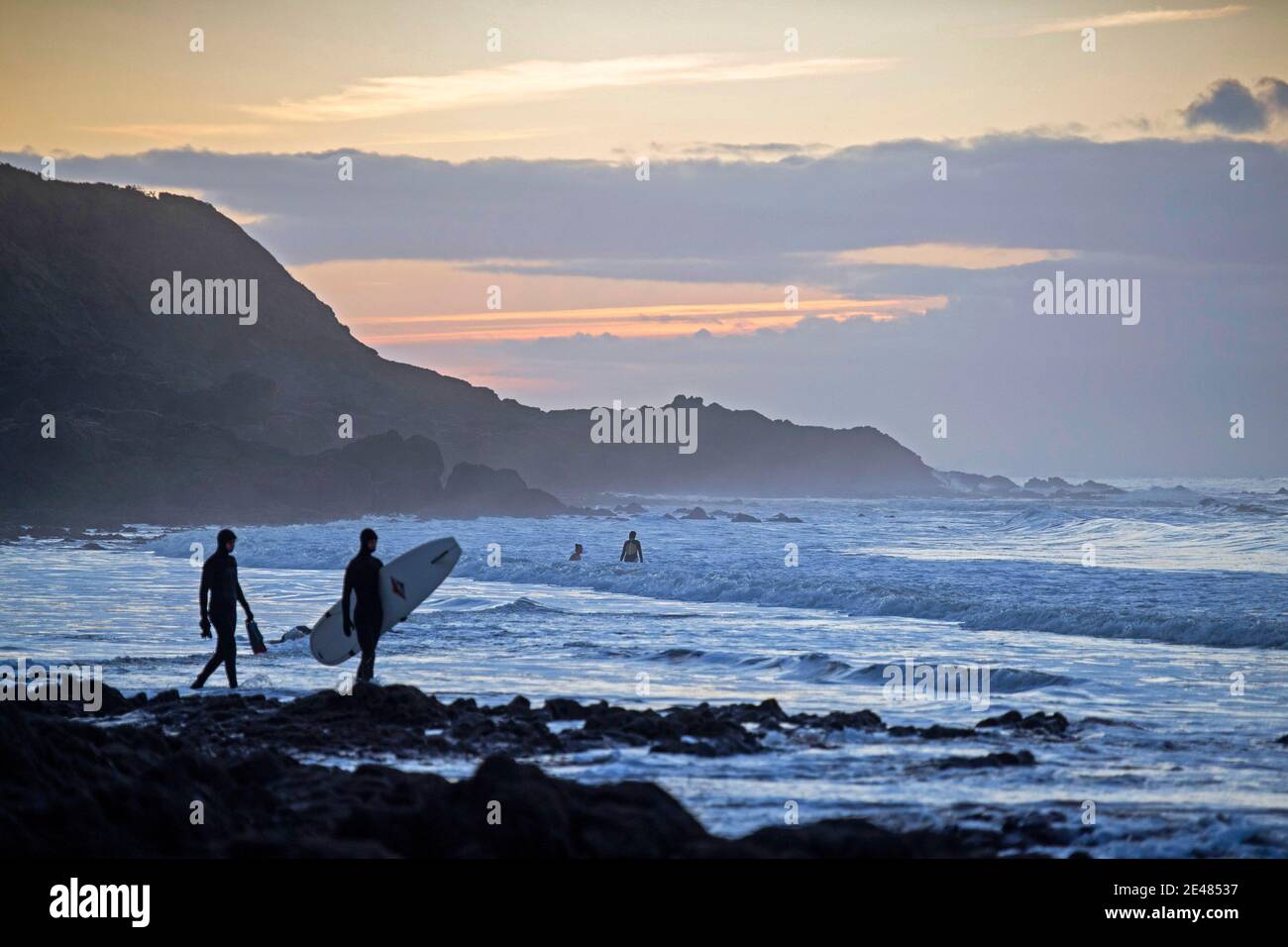 Swansea, UK. 22nd Jan, 2021. Swimmers and surfers brave the cold sea at ...