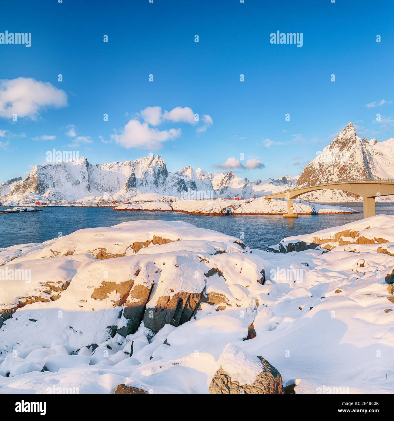 Stunning winter view on Reine, Sakrisoya and Hamnoy villages and bridge ...