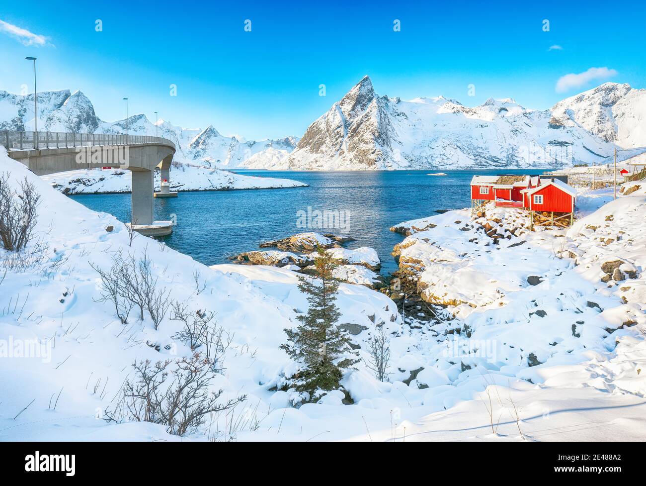 Fabulous winter view on Hamnoy village and bridge to Olenilsoya island ...