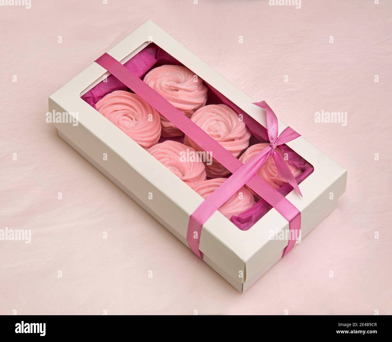 Pink zefir in gift box Stock Photo - Alamy