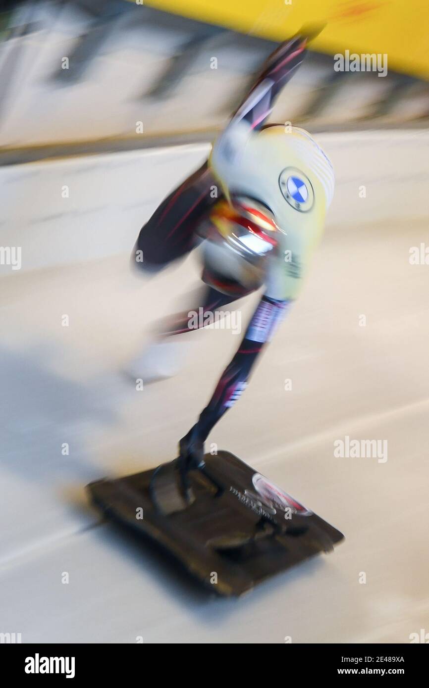 The women and the skeleton hi-res stock photography and images - Alamy