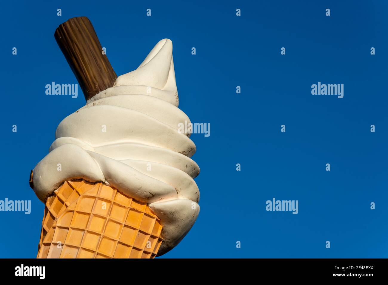 Large ice cream cone hi-res stock photography and images - Alamy