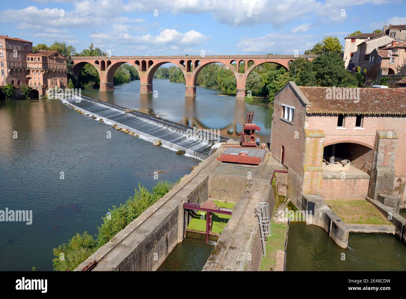 Old weir bridge hi-res stock photography and images - Alamy