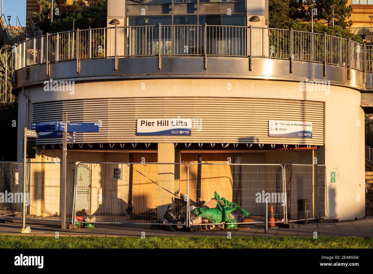 Out of order lift hi-res stock photography and images - Alamy