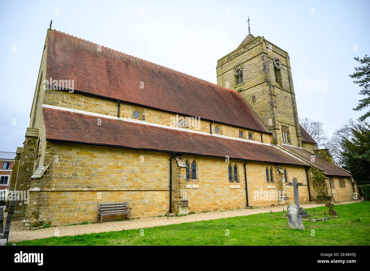 Church facade west facing hi-res stock photography and images - Alamy