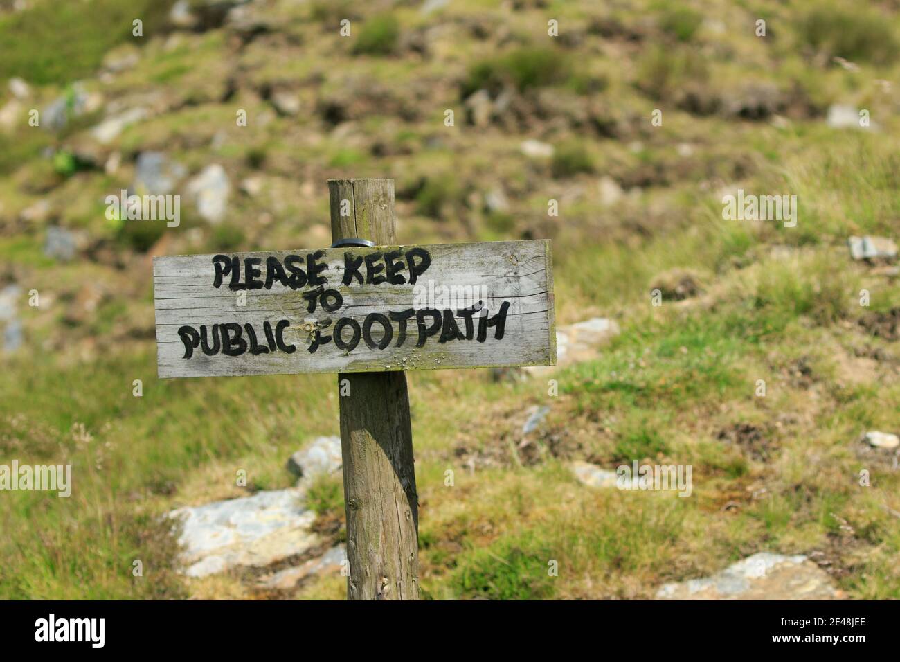 Please keep to footpath sign hi-res stock photography and images - Alamy