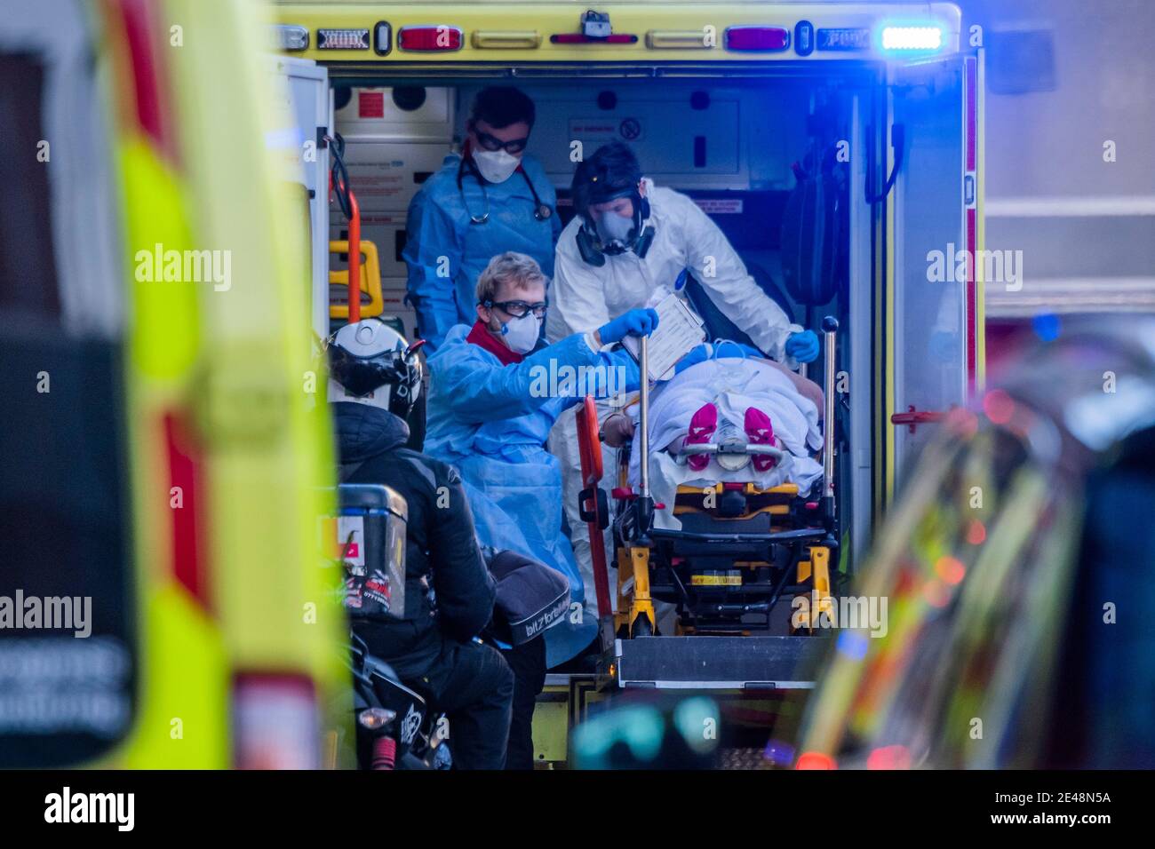 London, UK. 22nd Jan, 2021. A medic in a respirator and full PPE ...