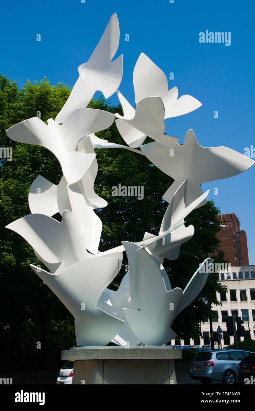 Doves of peace hi-res stock photography and images - Alamy