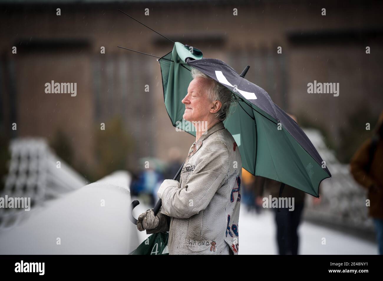 Homeless man in the rain hi-res stock photography and images - Alamy