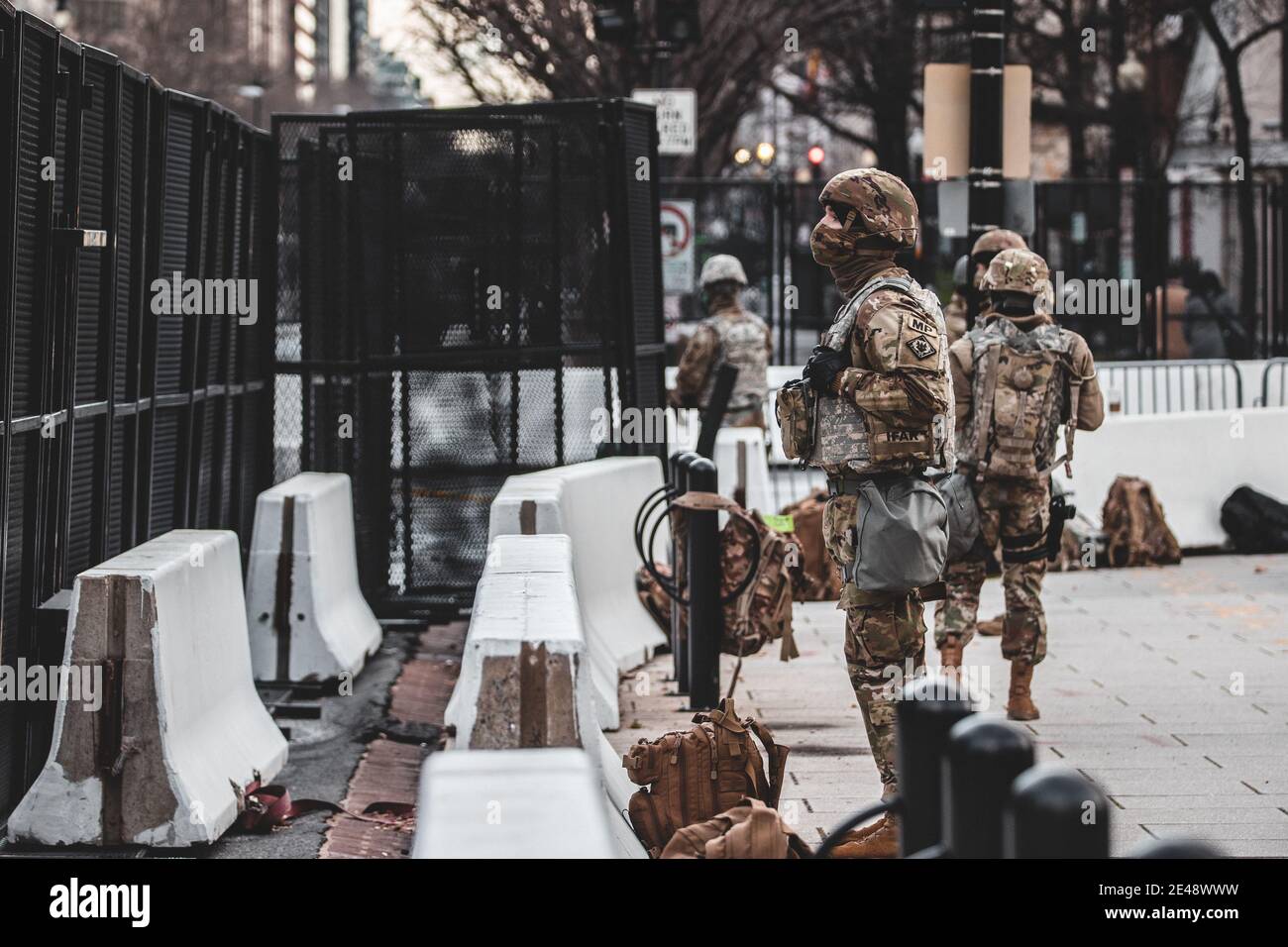 National Guard troops guarding the "Green Zone" around Washington DC ...