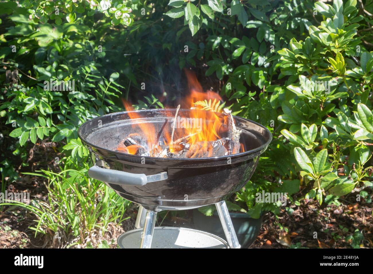 Lit barbecue hi-res stock photography and images - Alamy