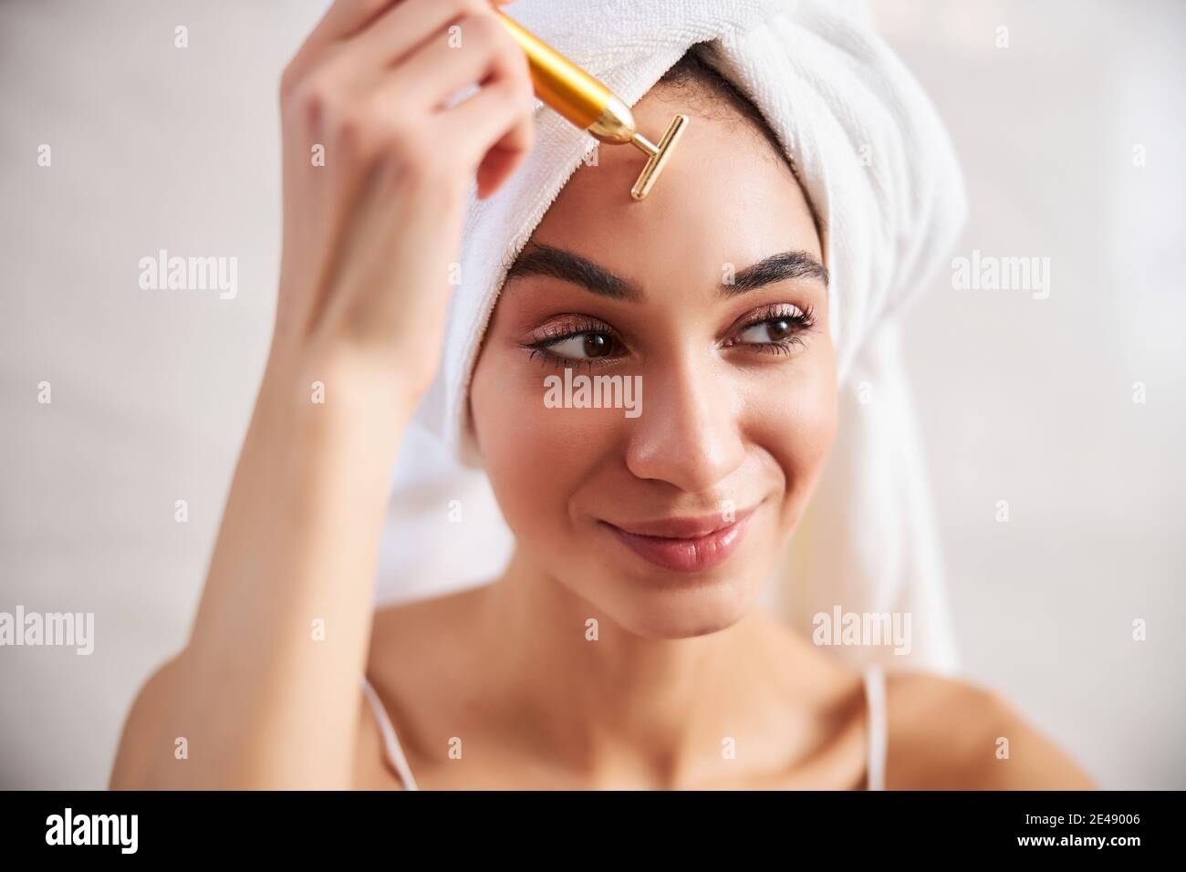 Women towel after shower hi-res stock photography and images - Alamy