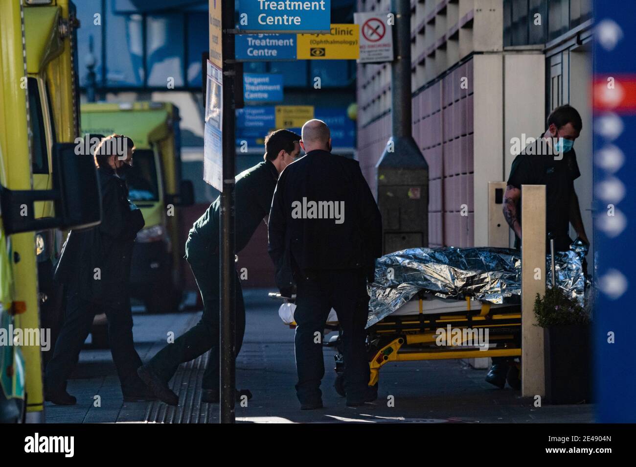 Emergency hospital drop off hi-res stock photography and images - Alamy