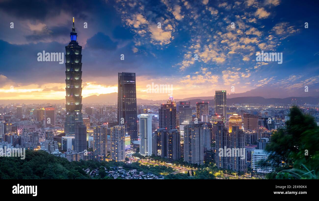 Taipei City Skyline at sunset, Taiwan Stock Photo - Alamy
