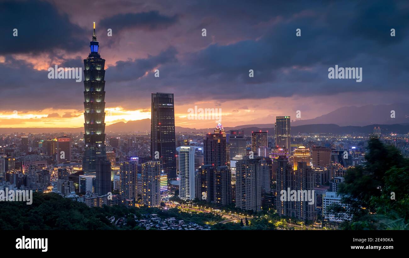 Taipei City Skyline at sunset, Taiwan Stock Photo - Alamy