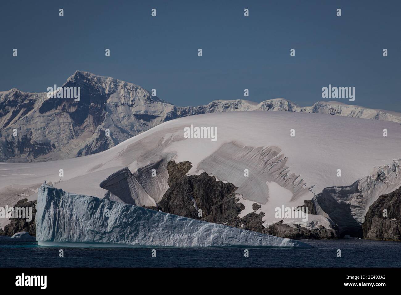 Iceberg glaciers hi-res stock photography and images - Alamy