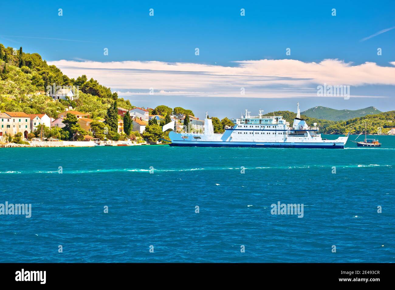 Zadar archipelago. Small island of Osljak ferry port and waterfront ...