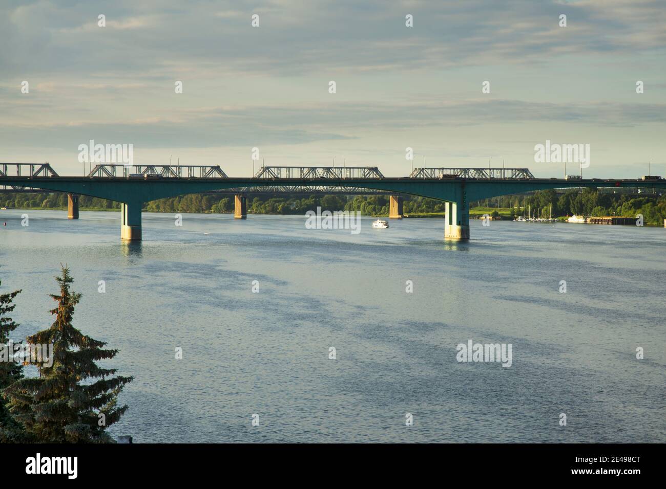 October bridge over Volga river in Yaroslavl. Russia Stock Photo - Alamy