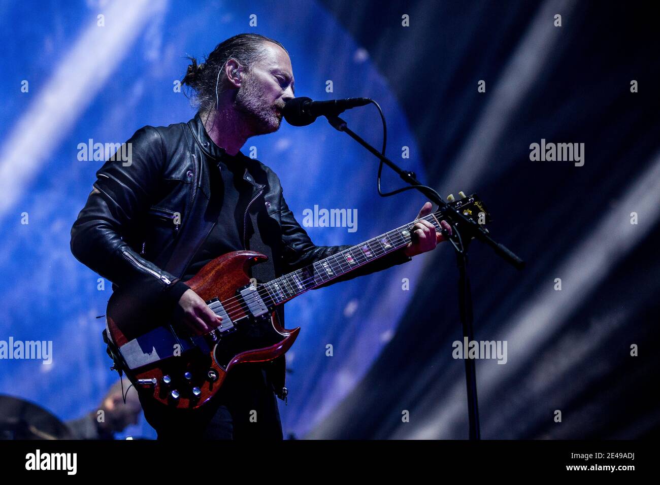 Photo of radiohead vocalist thom yorke hi-res stock photography and ...