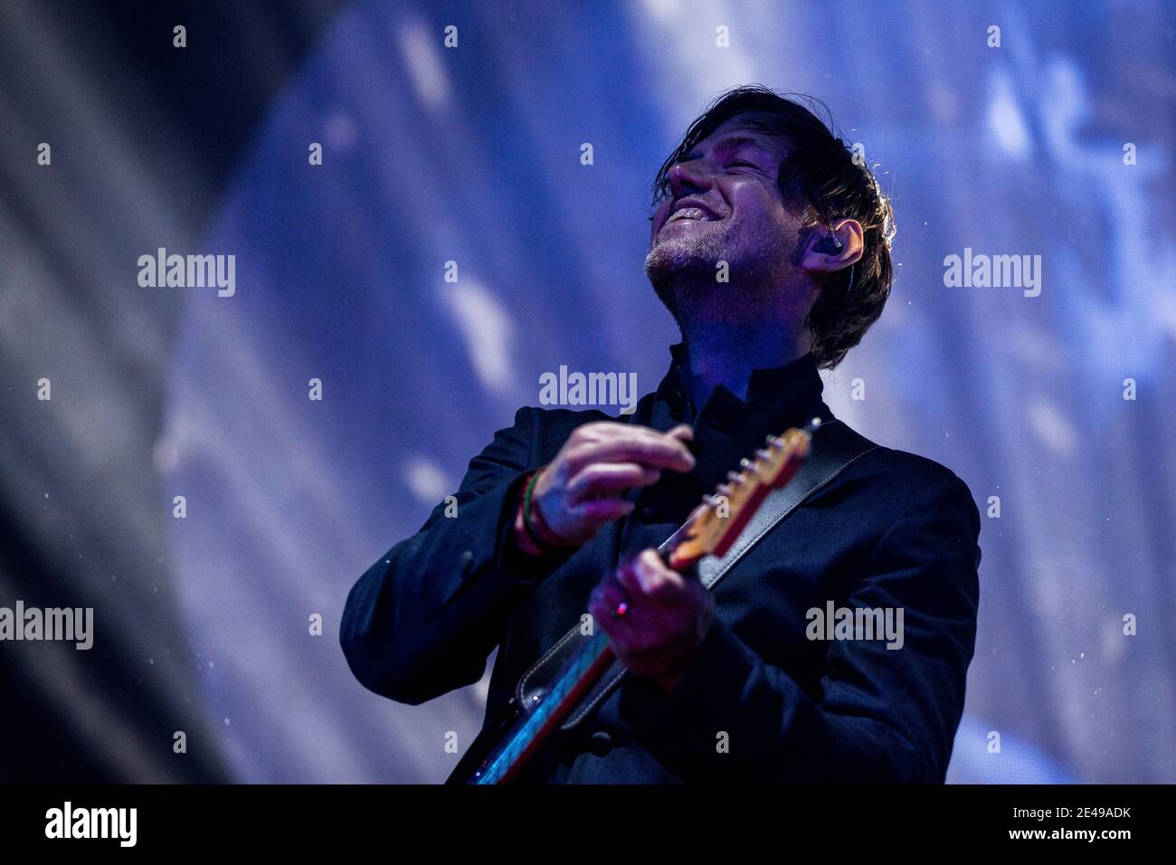 Radiohead vocalist hi-res stock photography and images - Alamy