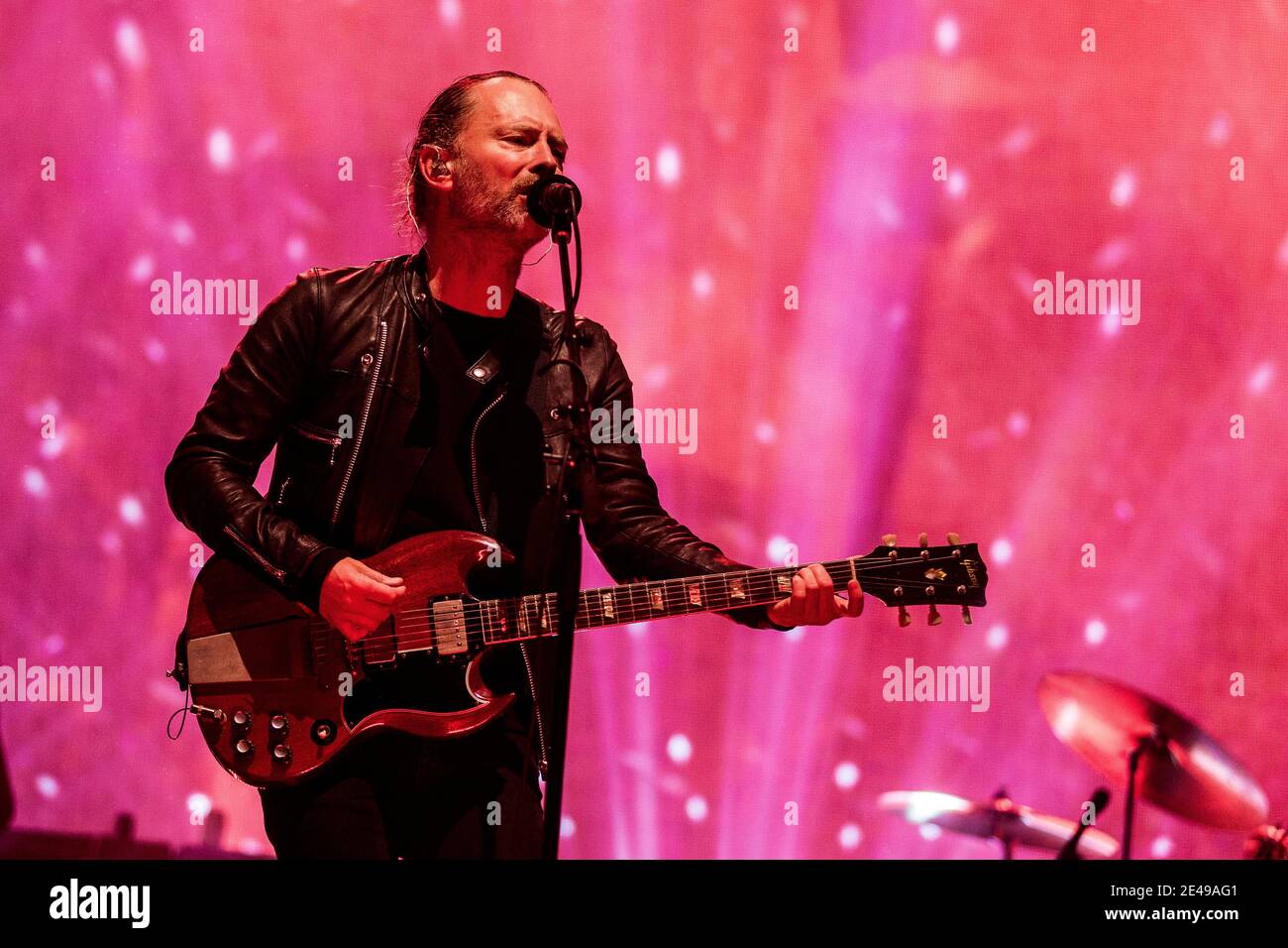 Photo of radiohead vocalist thom yorke hi-res stock photography and ...